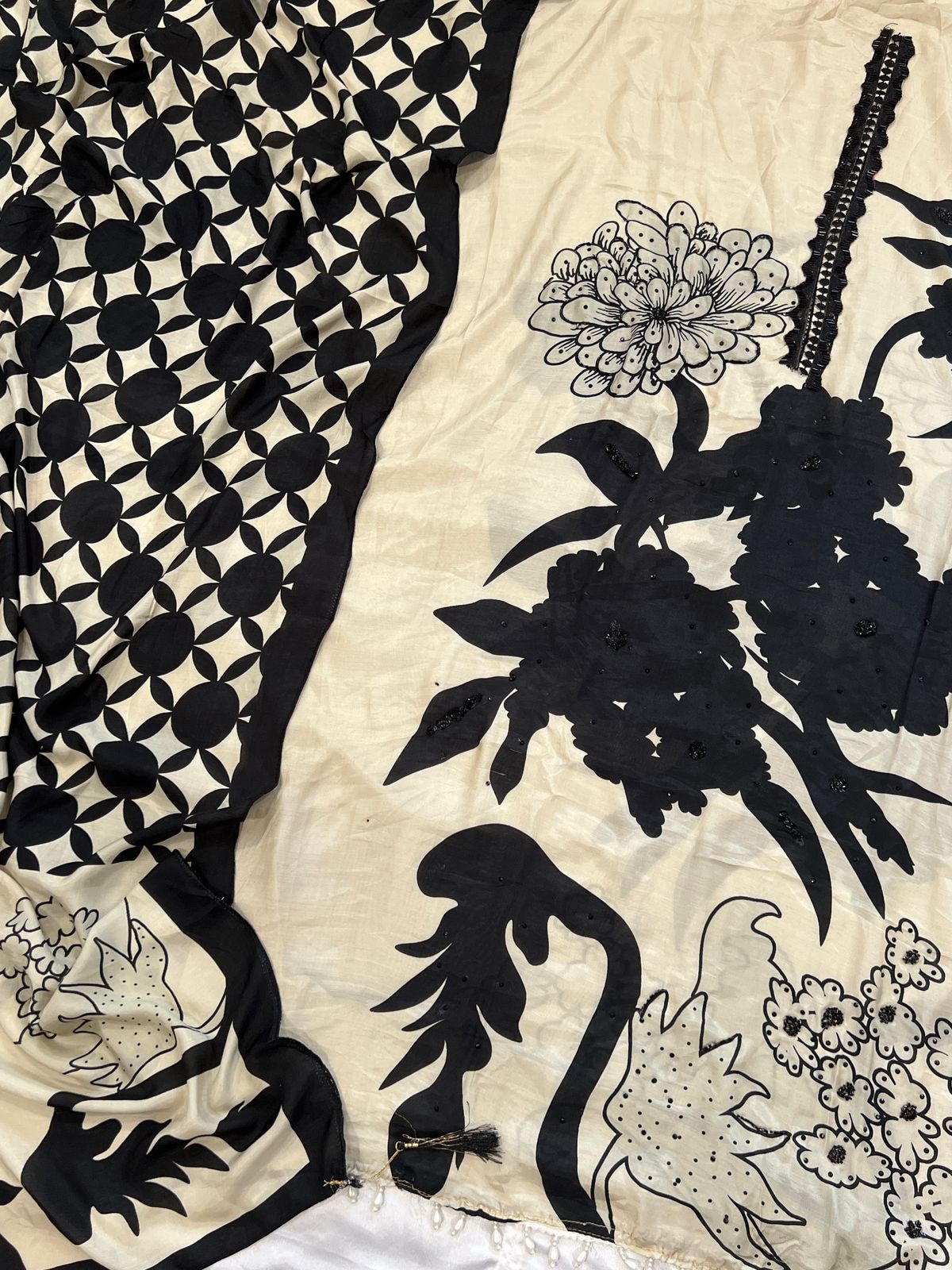 BLACK AND OFF WHITE MUSLIN EMBROIDERY SUIT – Alranafashion